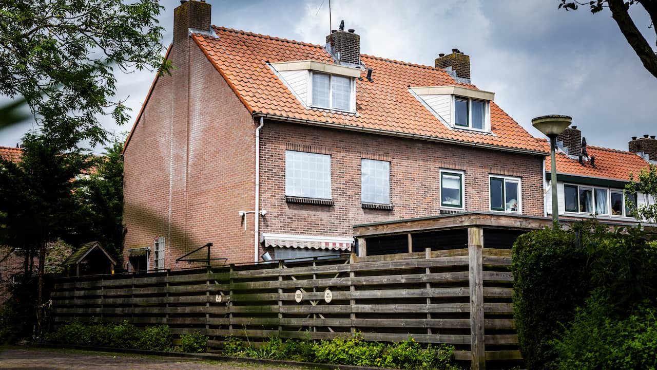 Huis van aangehouden pleegouders Vlaardingen afgesloten met metalen platen | Binnenland | NU.nl