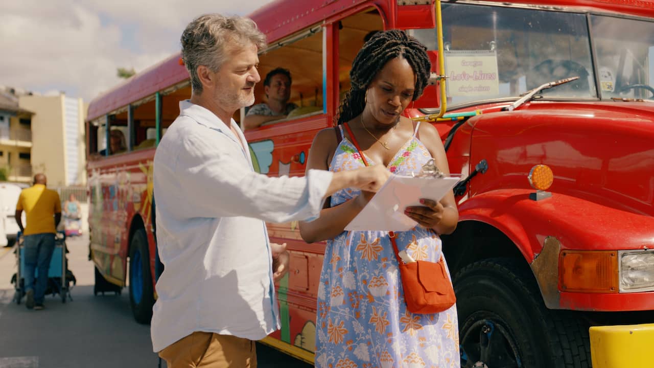 Recensieoverzicht Verliefd op Curaçao: 'Eén grap die het bekijken waard ...