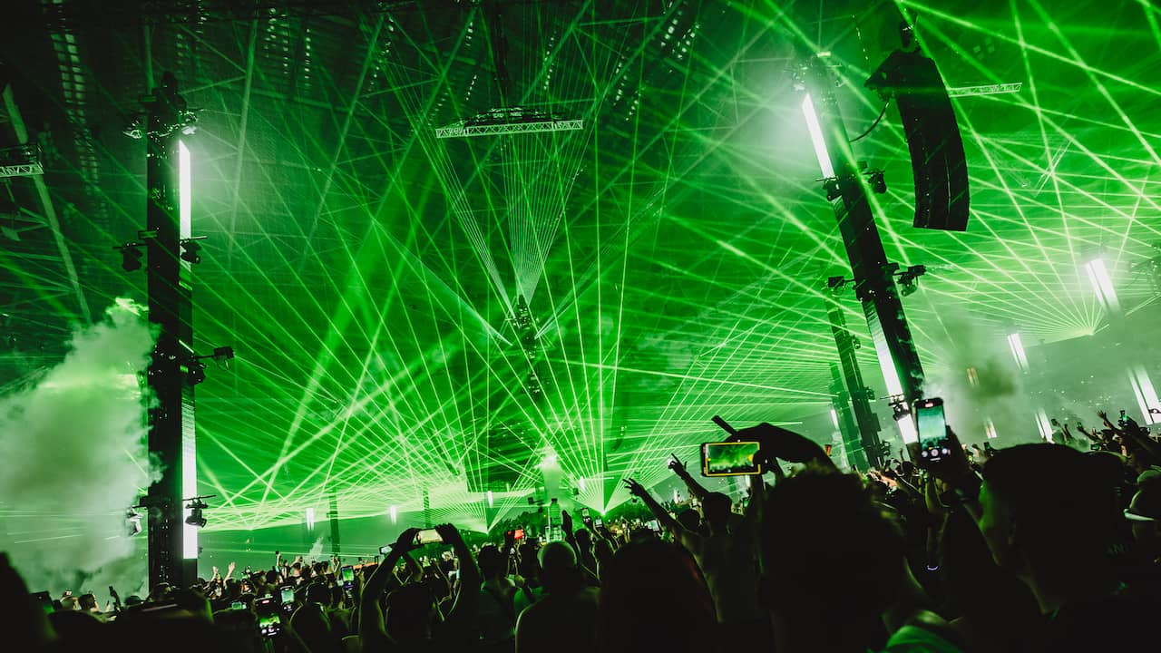 Amsterdamse rave breekt wereldrecord met 1.100 lasers tijdens show | NU.nl