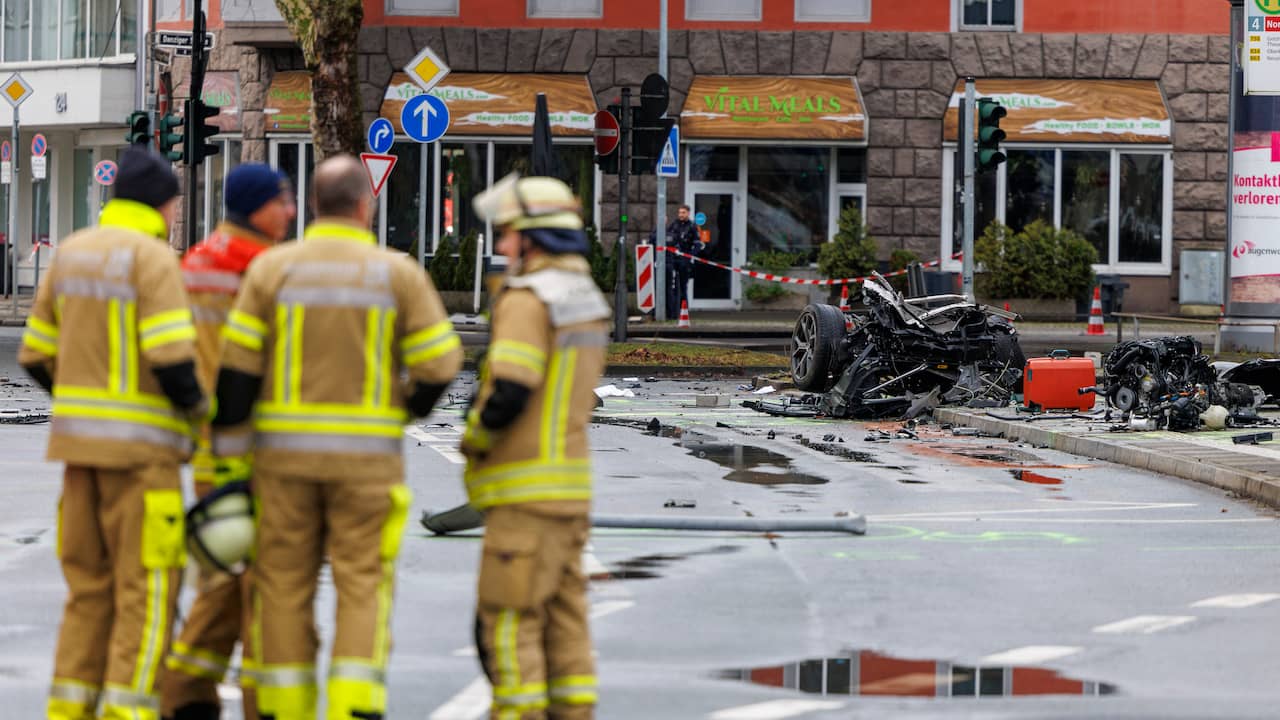 Derde Nederlandse dode door zwaar auto-ongeval in Düsseldorf ...