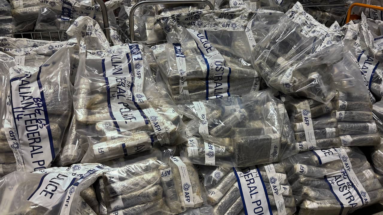 Australische politie vult karren met 2.700 kilo gevonden cocaïne | NU.nl