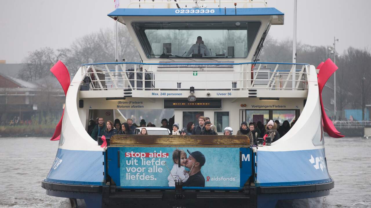 GVB-pont versierd als 'Liefdespont' voor Wereld AIDS Dag | Amsterdam ...