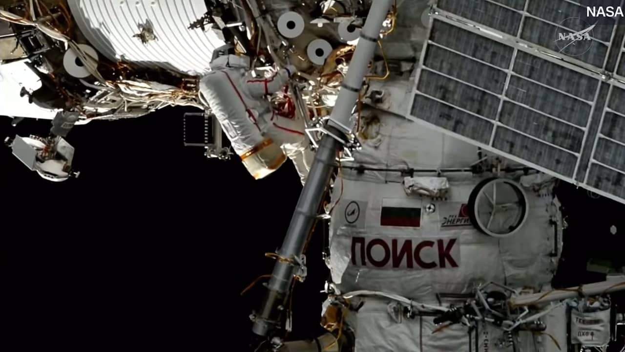 Klussen in de ruimte: kosmonauten installeren zonnetelescoop buiten het ...