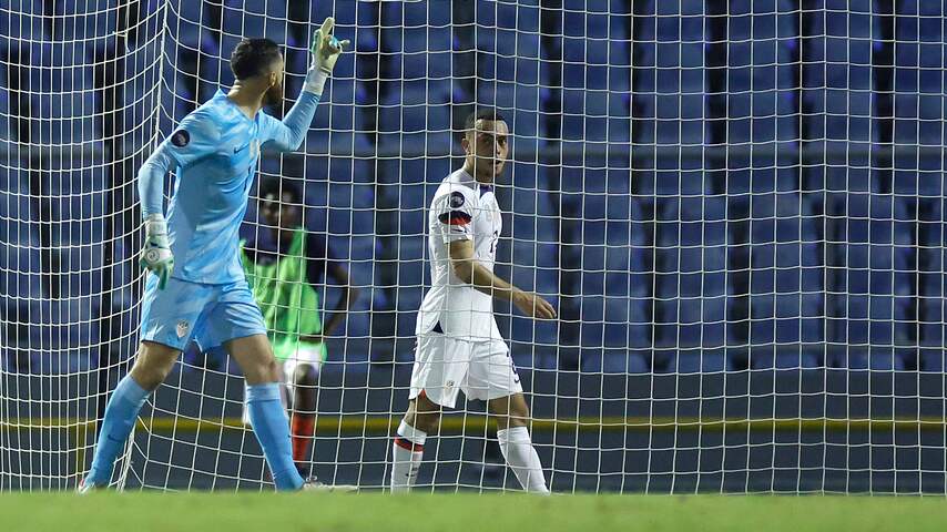 Gefrustreerde Dest wekt woede Amerikaanse teamgenoten met bizarre rode ...