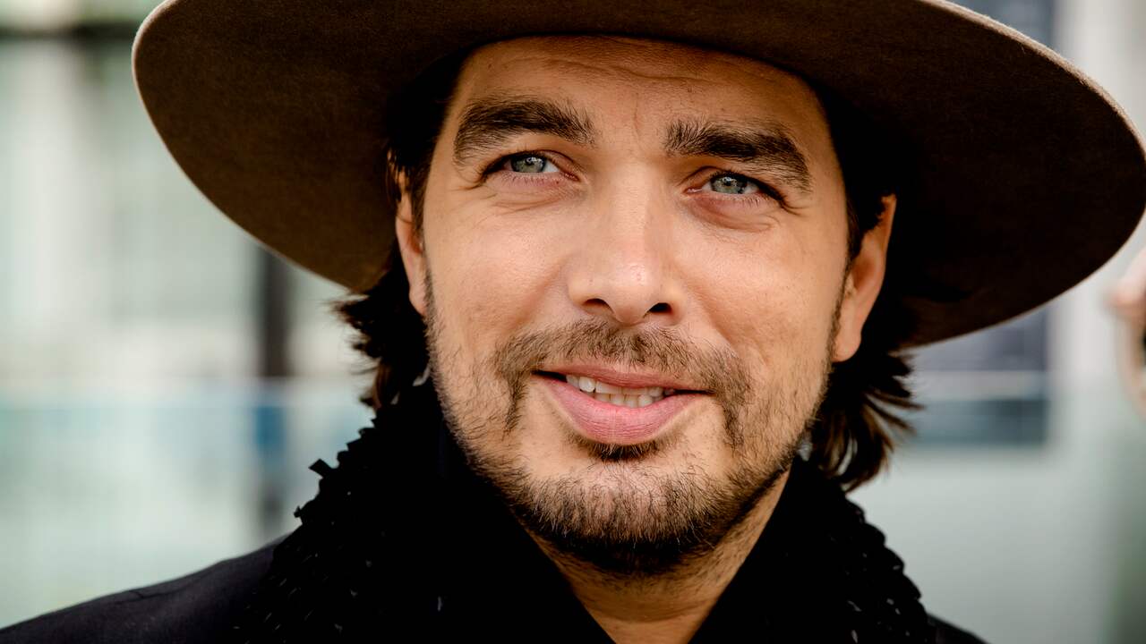 Waylon treedt als 23e op tijdens finale Eurovisie Songfestival ...