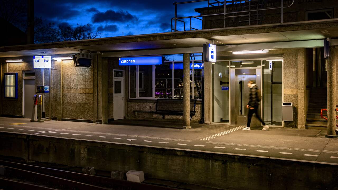 Vakbond kondigt nieuwe stakingen door personeel van regionale treinen aan | Economie | NU.nl