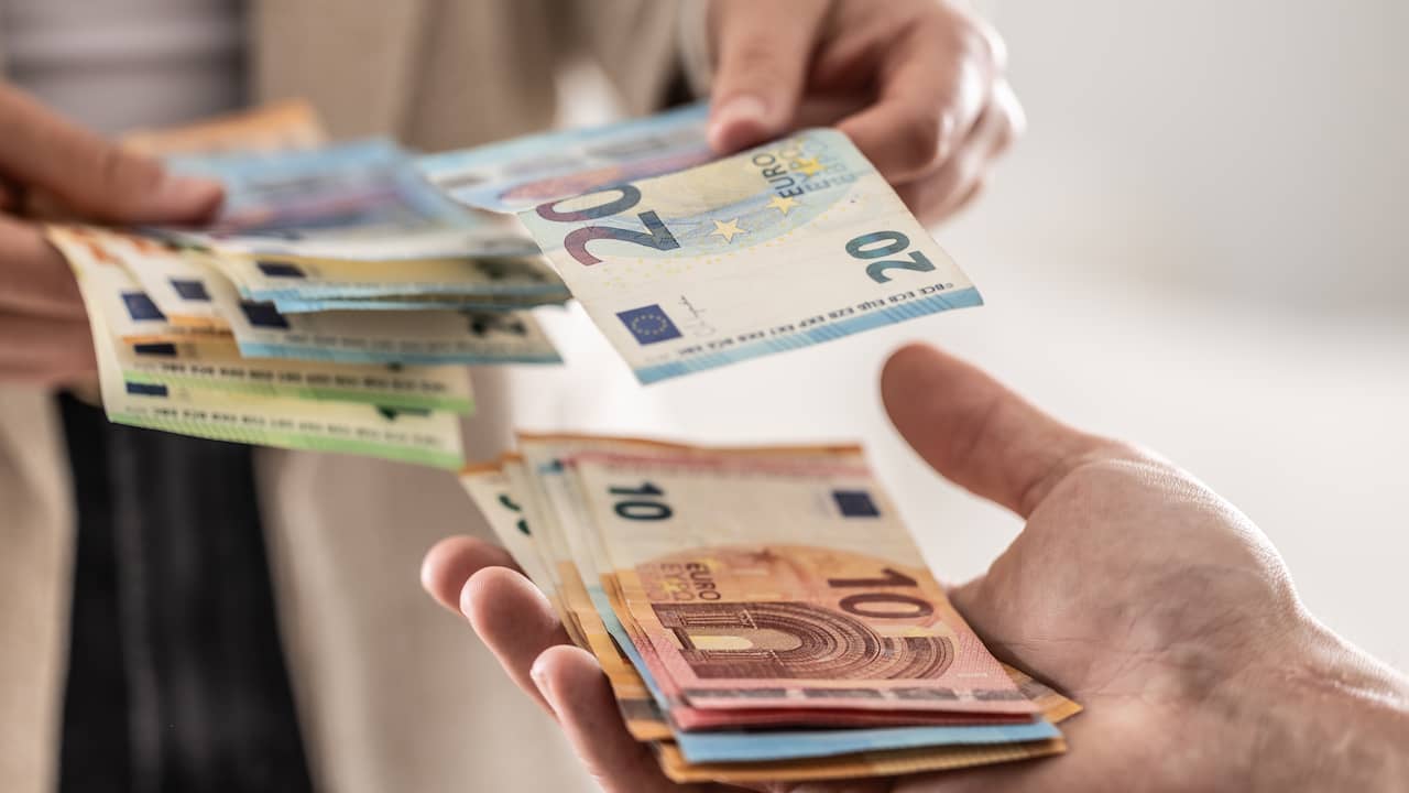 Werknemer kost werkgever gemiddeld 45 euro per gewerkt uur | Economie ...