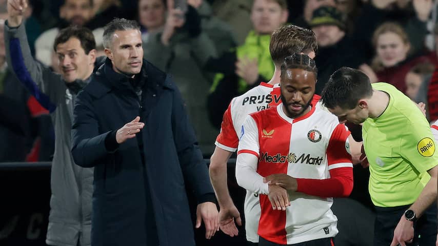 Van Persie boos over 'misplaatste' kritiek op Sterling: 'Dan snap je er ...