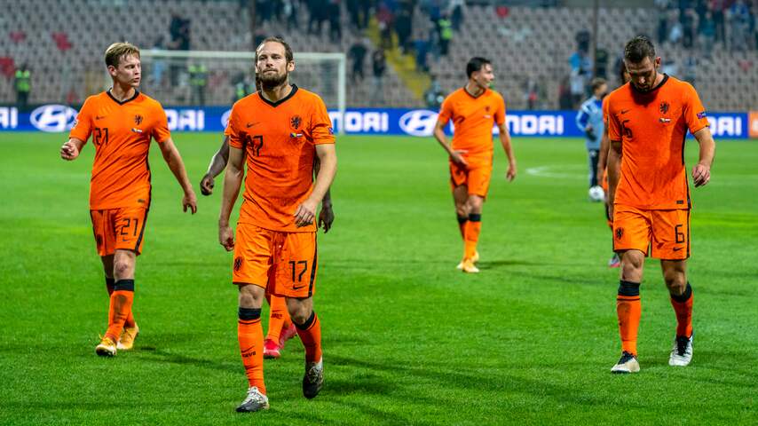 Krantenoverzicht: 'Het Oranje van Frank de Boer doet pijn aan de ogen ...