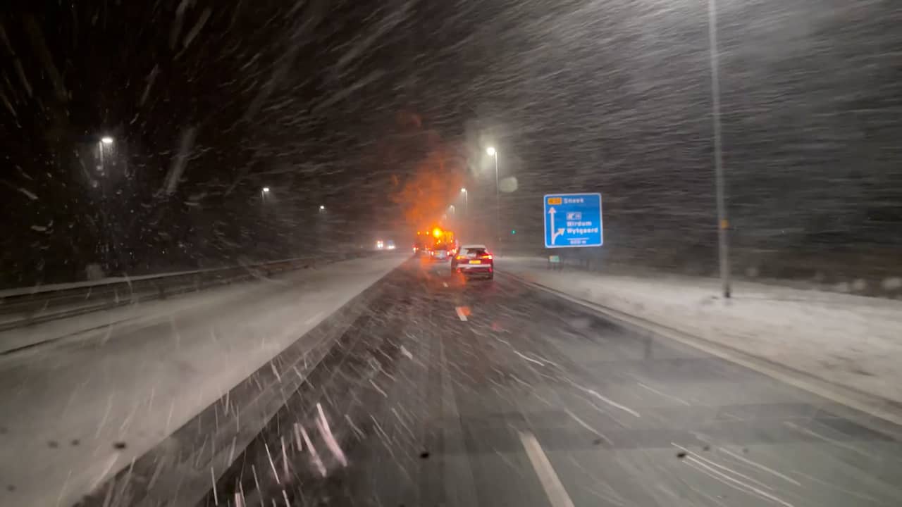 Live sneeuw | Code oranje in het noorden, al enkele ongelukken gemeld ...
