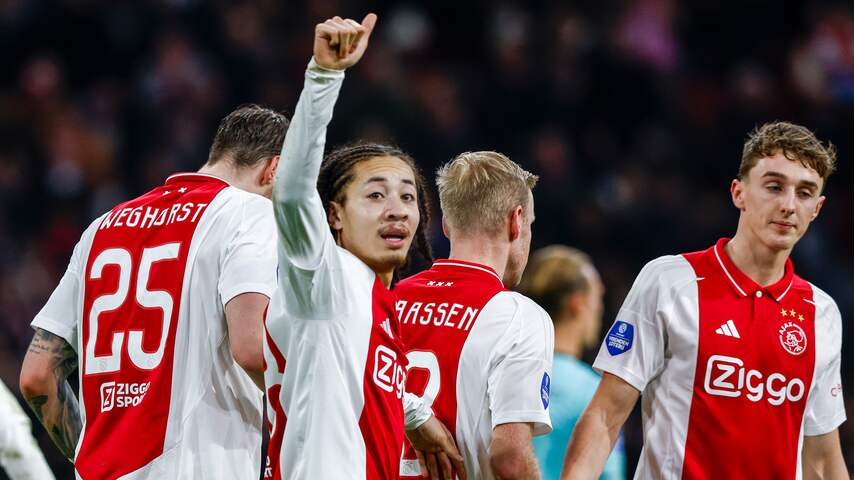 Ajax profiteert van missers PSV en FC Utrecht door simpele zege op Almere City | Voetbal | NU.nl