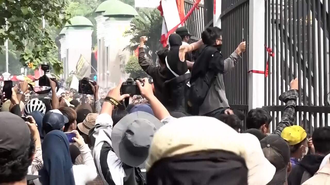 Indonesiërs proberen parlement te bestormen na omstreden kieswet | NU.nl