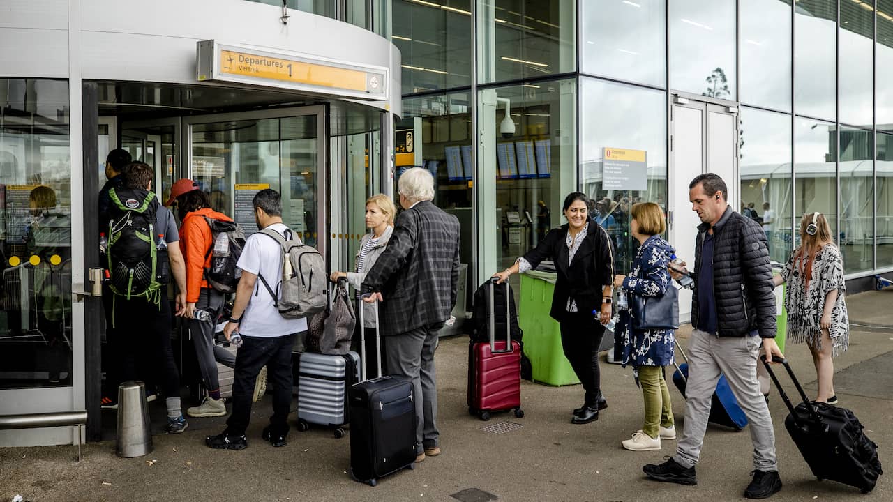 Langer wachten bij inchecken en controles op Schiphol door extra ...
