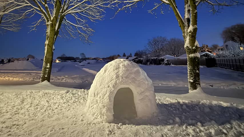 Live sneeuw | Nog paar lange files na ongelukken, ruim 400 vluchten ...
