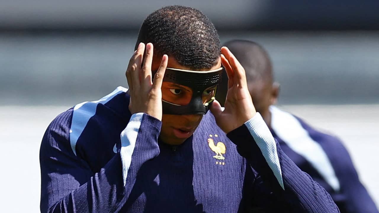 Mbappé wil spelen, maar heeft moeite met masker: 'Voelt alsof je 3D ...