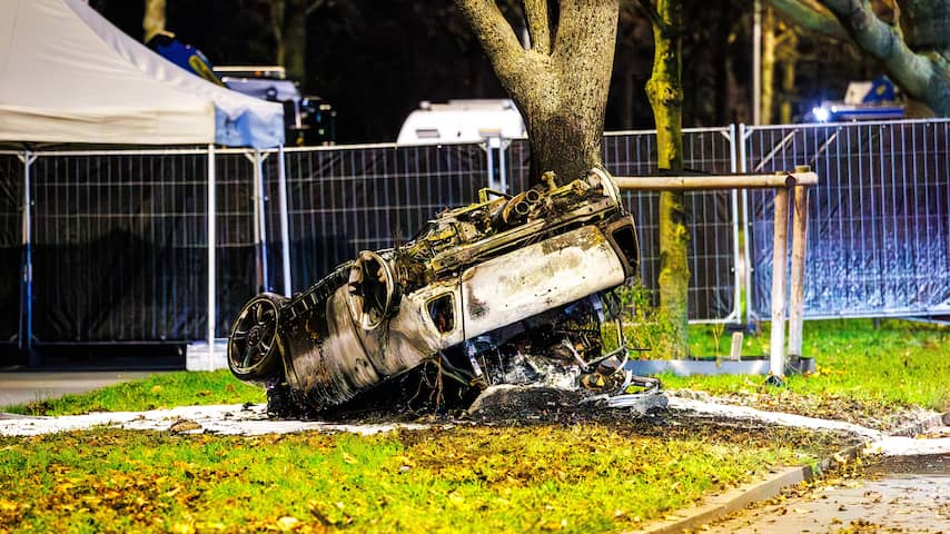 Drie doden na botsing van auto tegen boom na politieachtervolging in ...