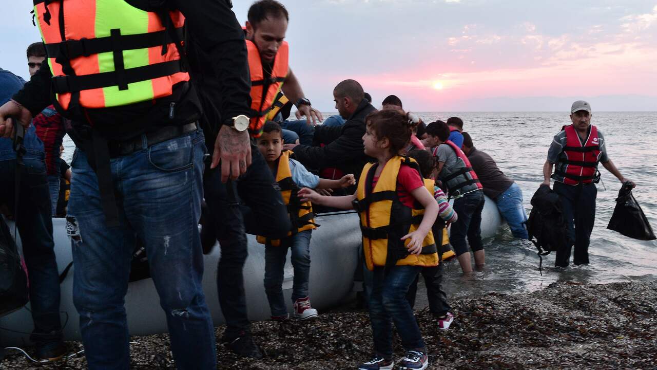 Stichting Vluchteling schiet bootvluchtelingen te hulp op Lesbos ...