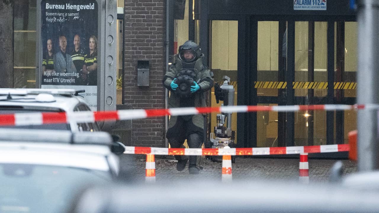 Vrouw opgepakt na verdachte situatie in politiebureau Utrecht, gevaar geweken | Binnenland | NU.nl