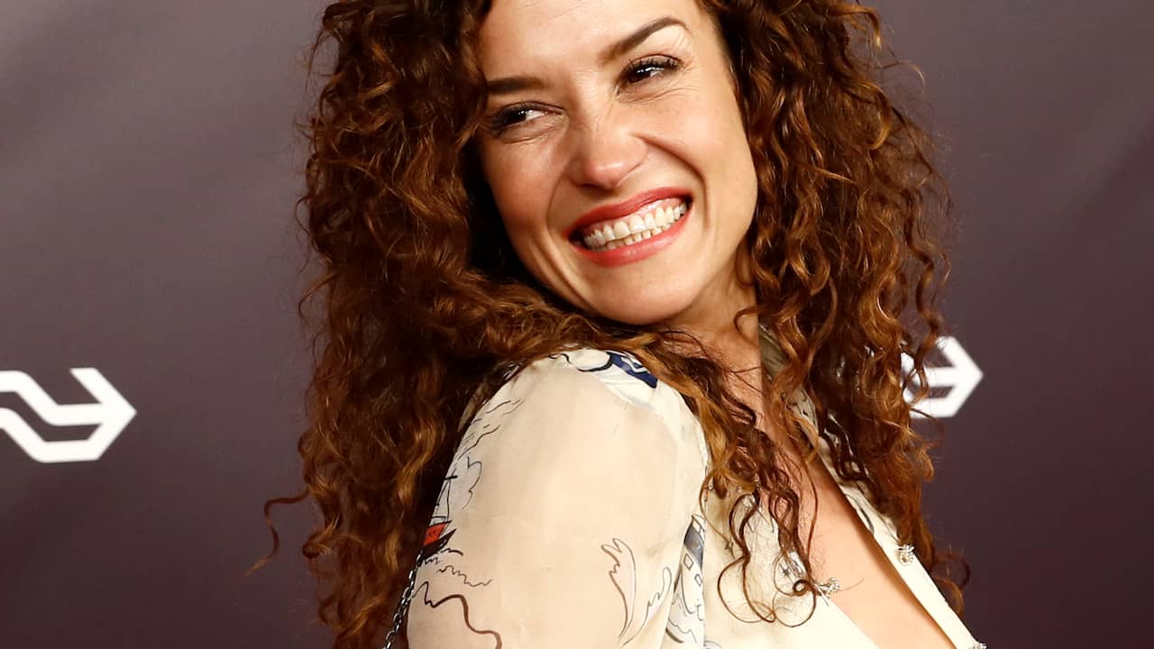 Katja Schuurman noemt borstvergroting 'een van de beste investeringen ...
