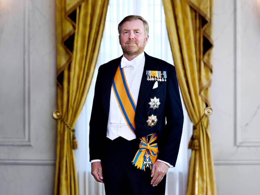 Nieuwe portretten van koning Willem-Alexander en koningin Máxima ...