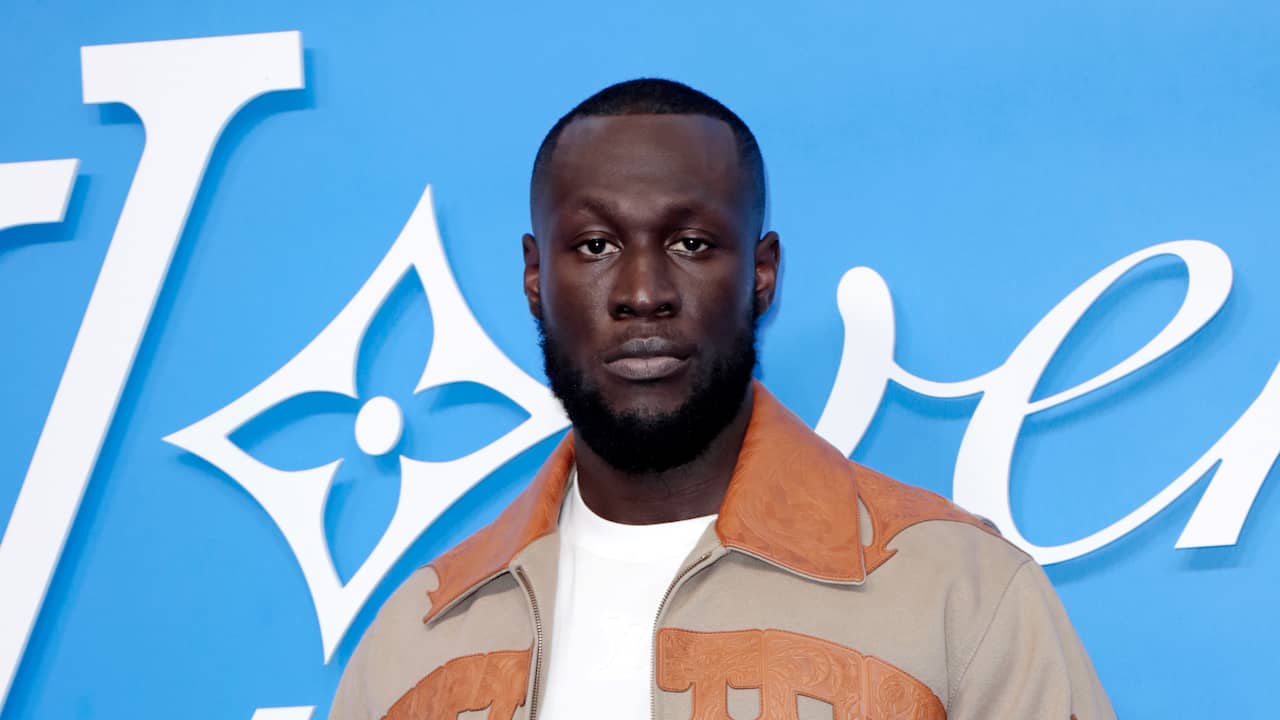 Rapper Stormzy mag negen maanden niet autorijden na gebruik mobiele ...