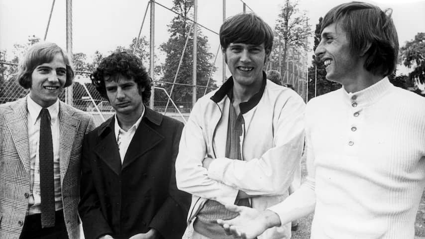 Van het gouden Ajax tot dé penalty: het leven van Neeskens in 20 foto's ...