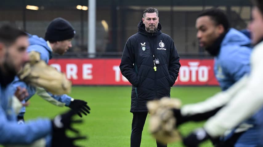 Bosschaart leidt eerste training als Feyenoord-coach na ontslag Priske ...