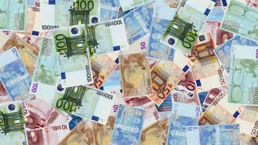 Man met 164.000 euro op lichaam aangehouden | Opmerkelijk | NU.nl