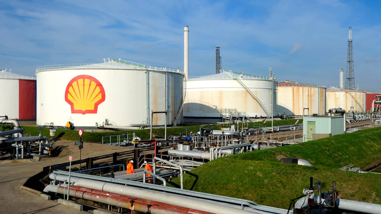 Werknemers Shell Pernis en Moerdijk leggen dinsdag werk neer na alarm ...
