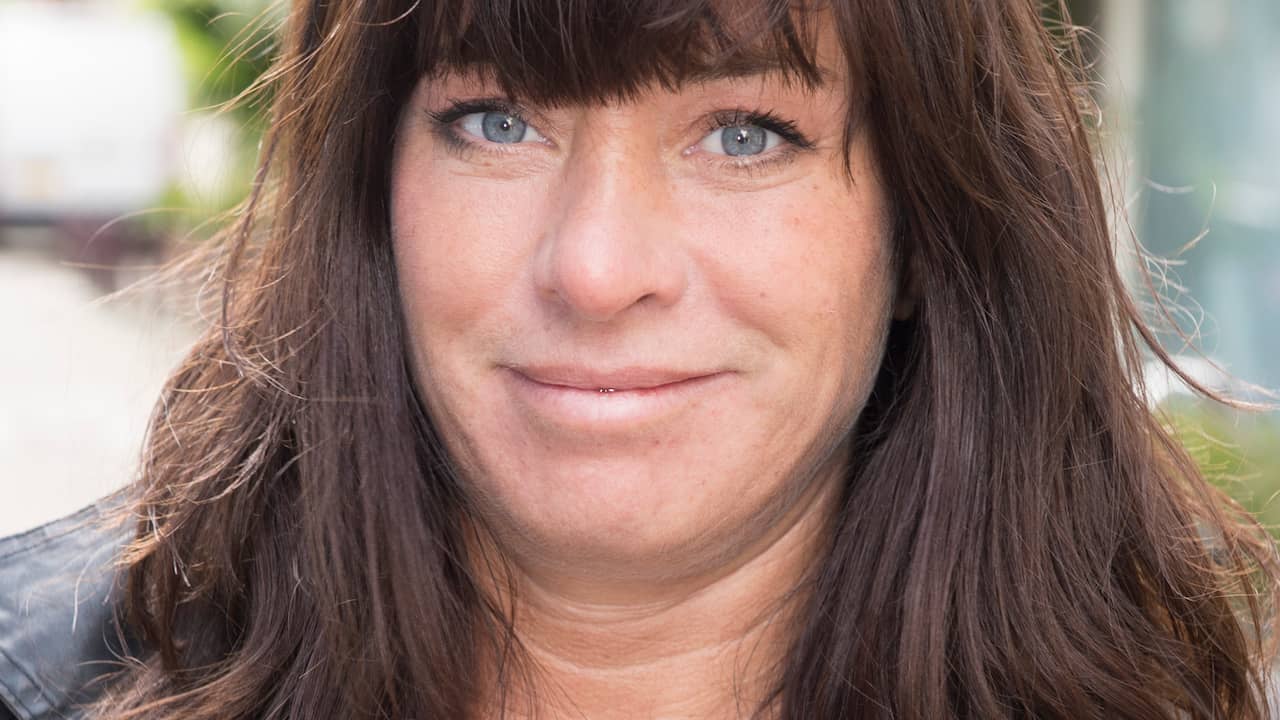 Amanda Krabbé zoent met miljonair | Achterklap | NU.nl