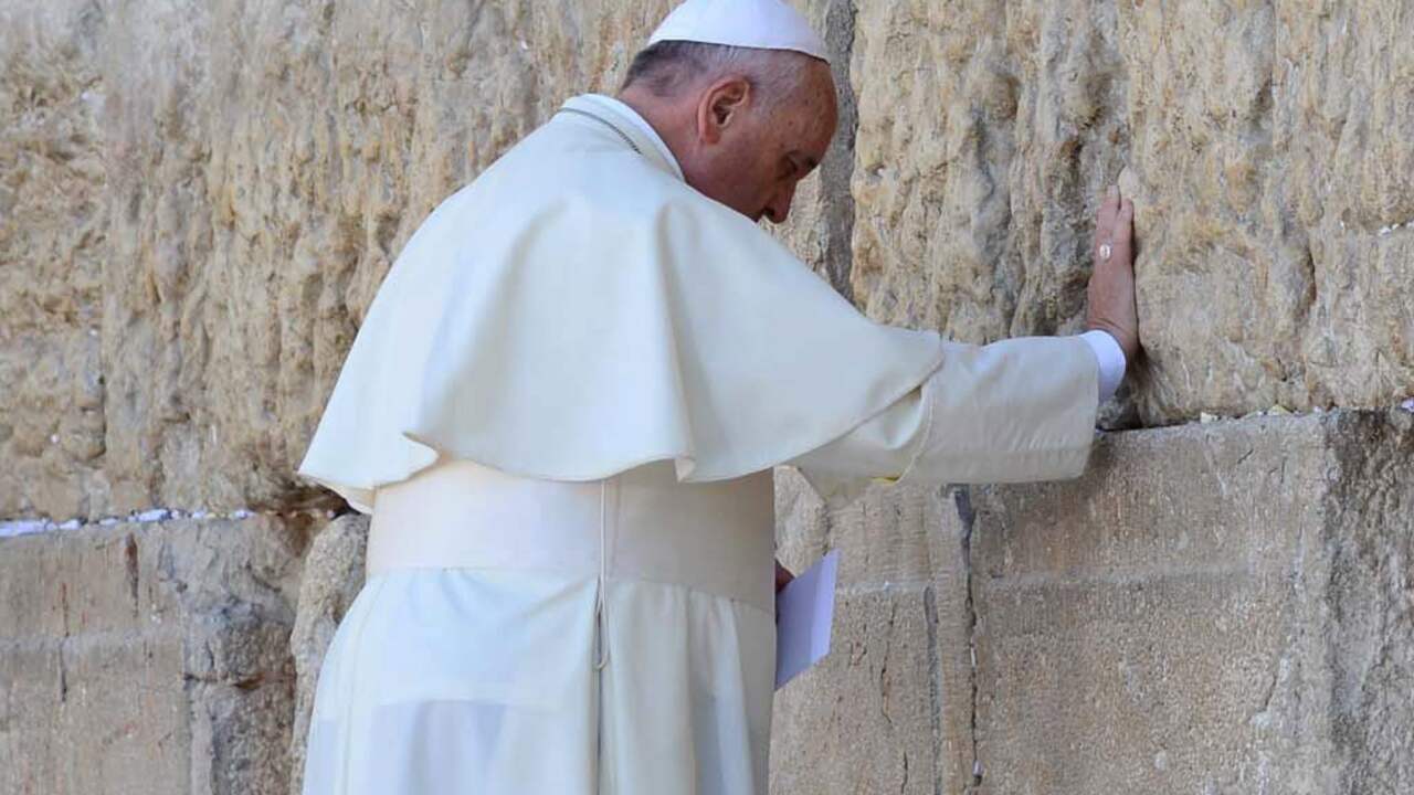 Paus legt krans bij graf stichter Israël | Buitenland | NU.nl