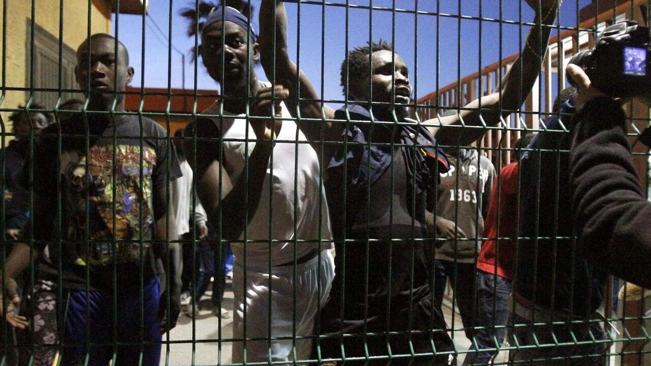 Spaanse exclave voor derde dag op rij bestormd | Buitenland | NU.nl