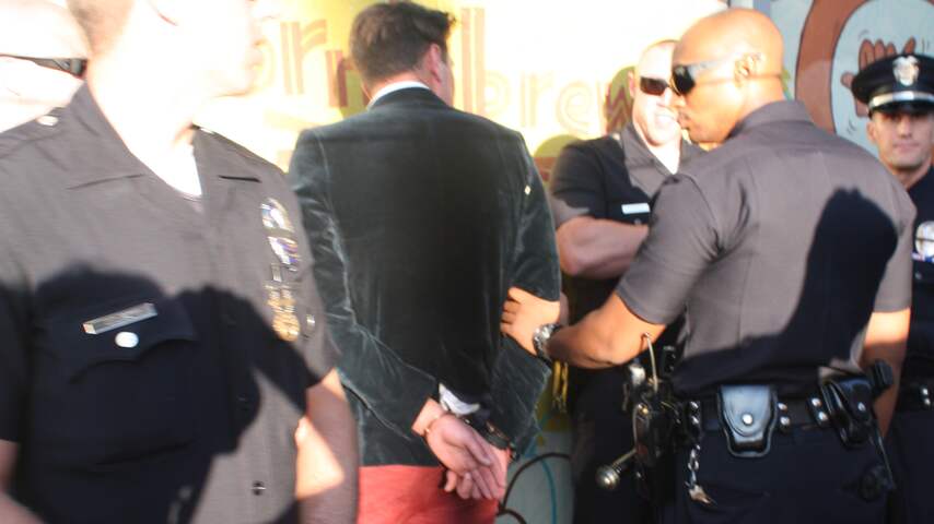 Brad Pitt op rode loper aangevallen | Achterklap | NU.nl