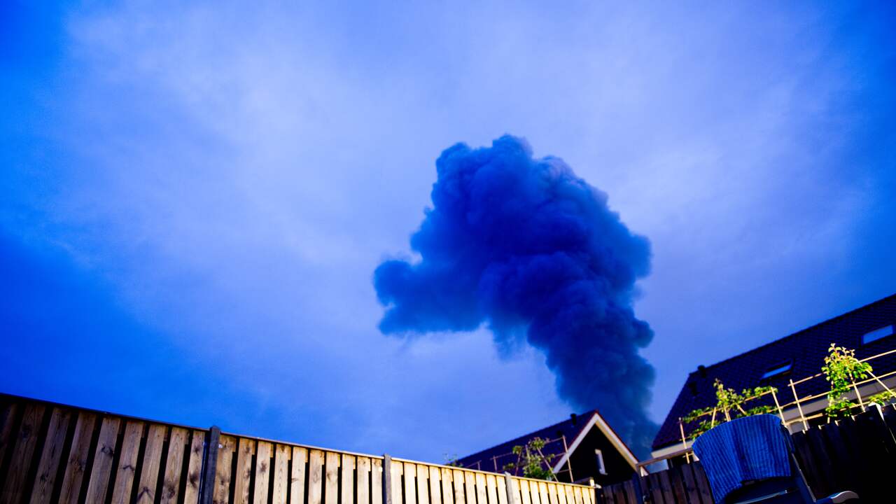 Achter de lens: Grote brand met explosie bij Shell Moerdijk | Van de ...