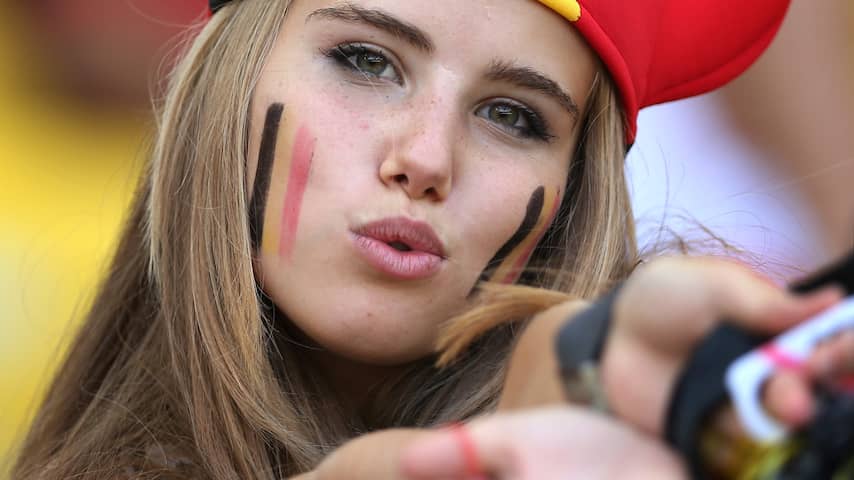 Belgische voetbalfan verliest modellencontract na jachtfoto's ...