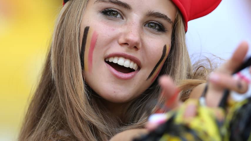 Belgische voetbalfan verliest modellencontract na jachtfoto's ...