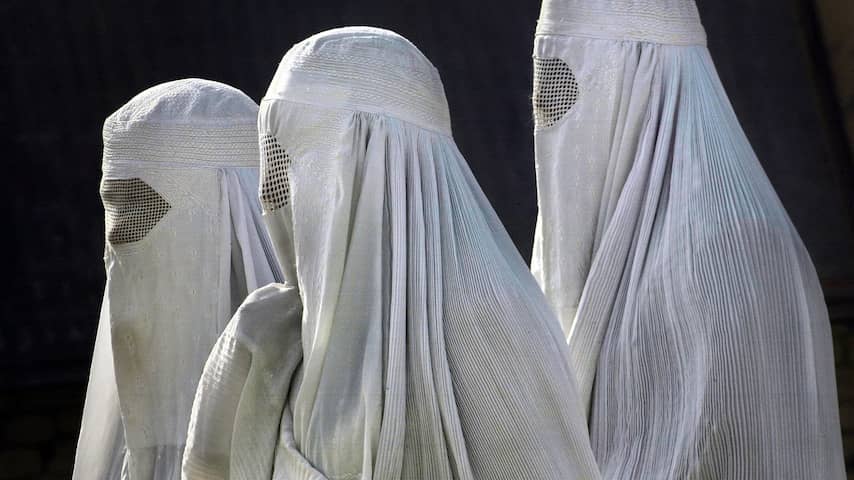 Vrouwen in Afghanistan moeten van Taliban weer boerka dragen in het ...