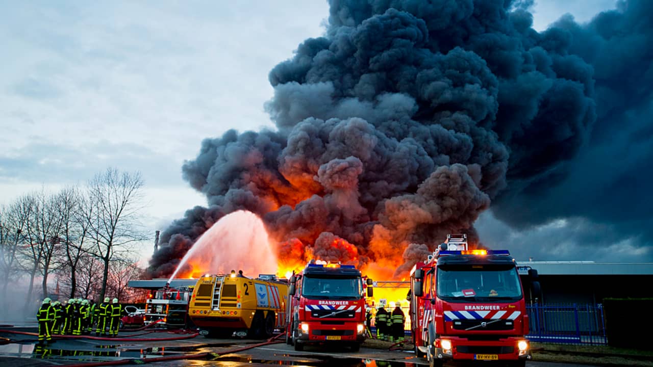 'Conclusies rapport brand Moerdijk vernietigend' | Politiek | NU.nl