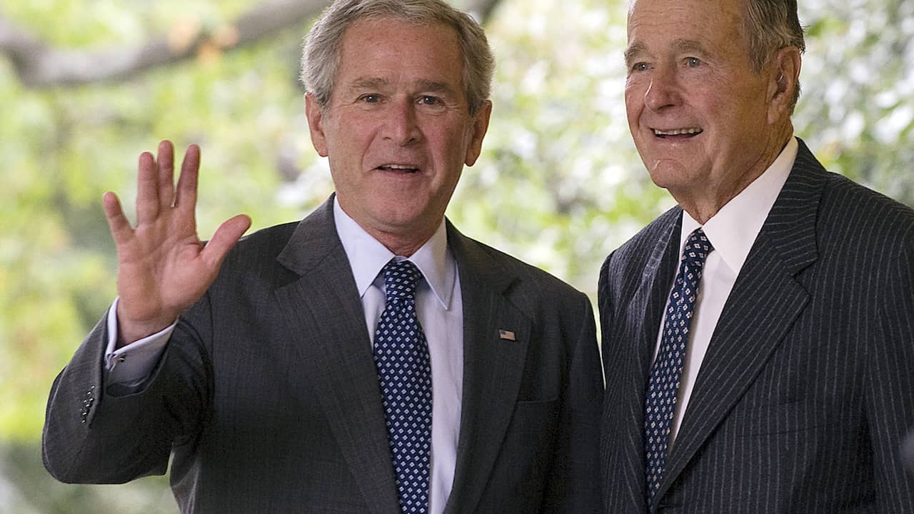 George W. Bush schrijft boek over Bush senior | Overig | NU.nl