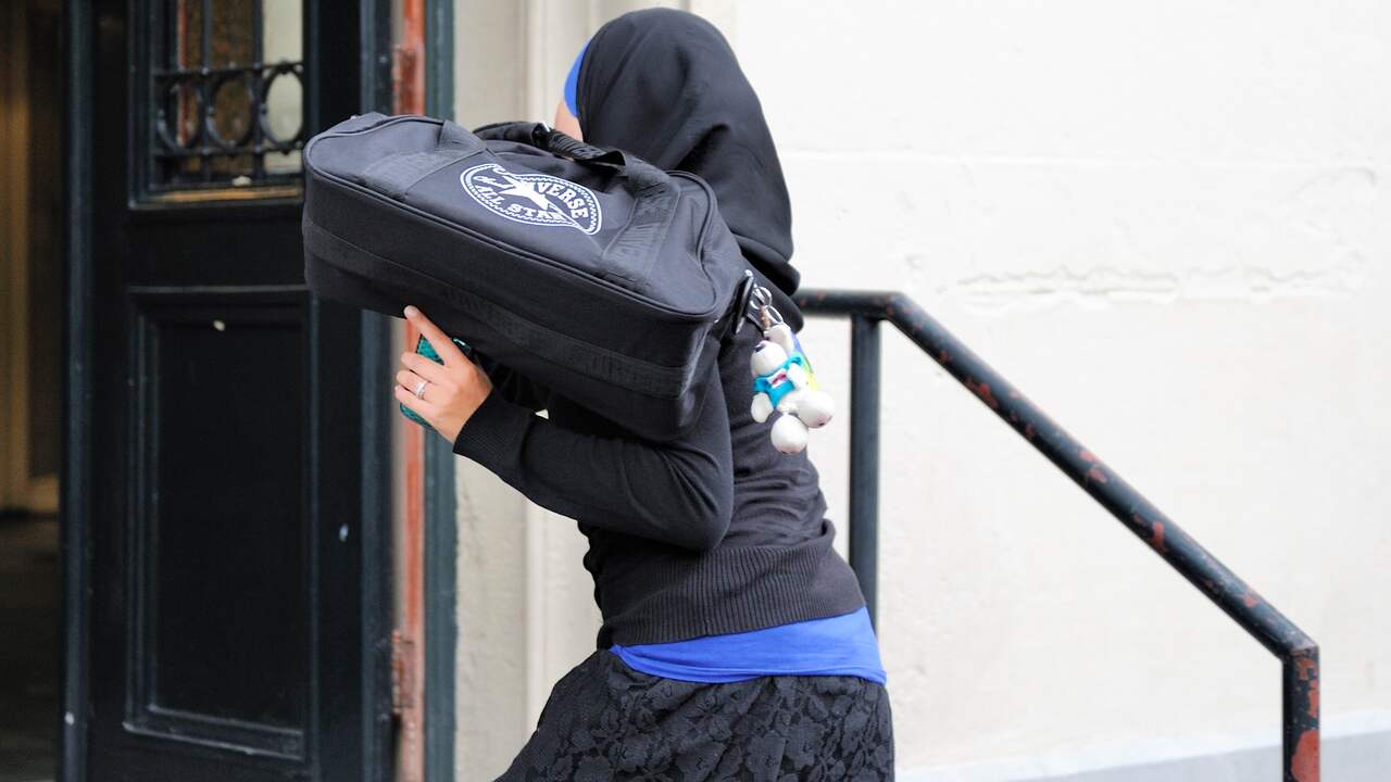 Volendamse moslima gaat naar andere school | Binnenland | NU.nl