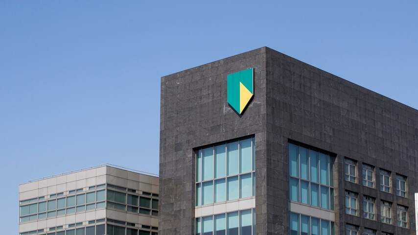Zes bestuurders ABN Amro krijgen een ton extra | Economie | NU.nl