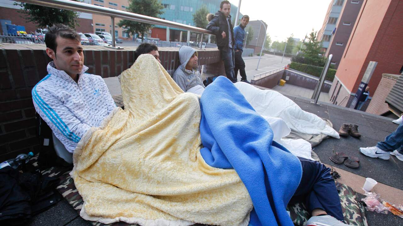 Tientallen asielzoekers weg bij IND Zwolle | Algemeen | NU.nl