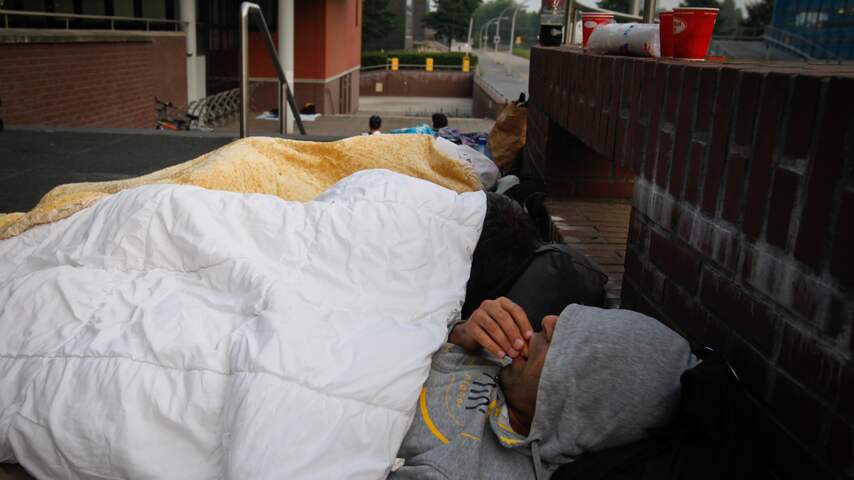 Tientallen asielzoekers weg bij IND Zwolle | Algemeen | NU.nl