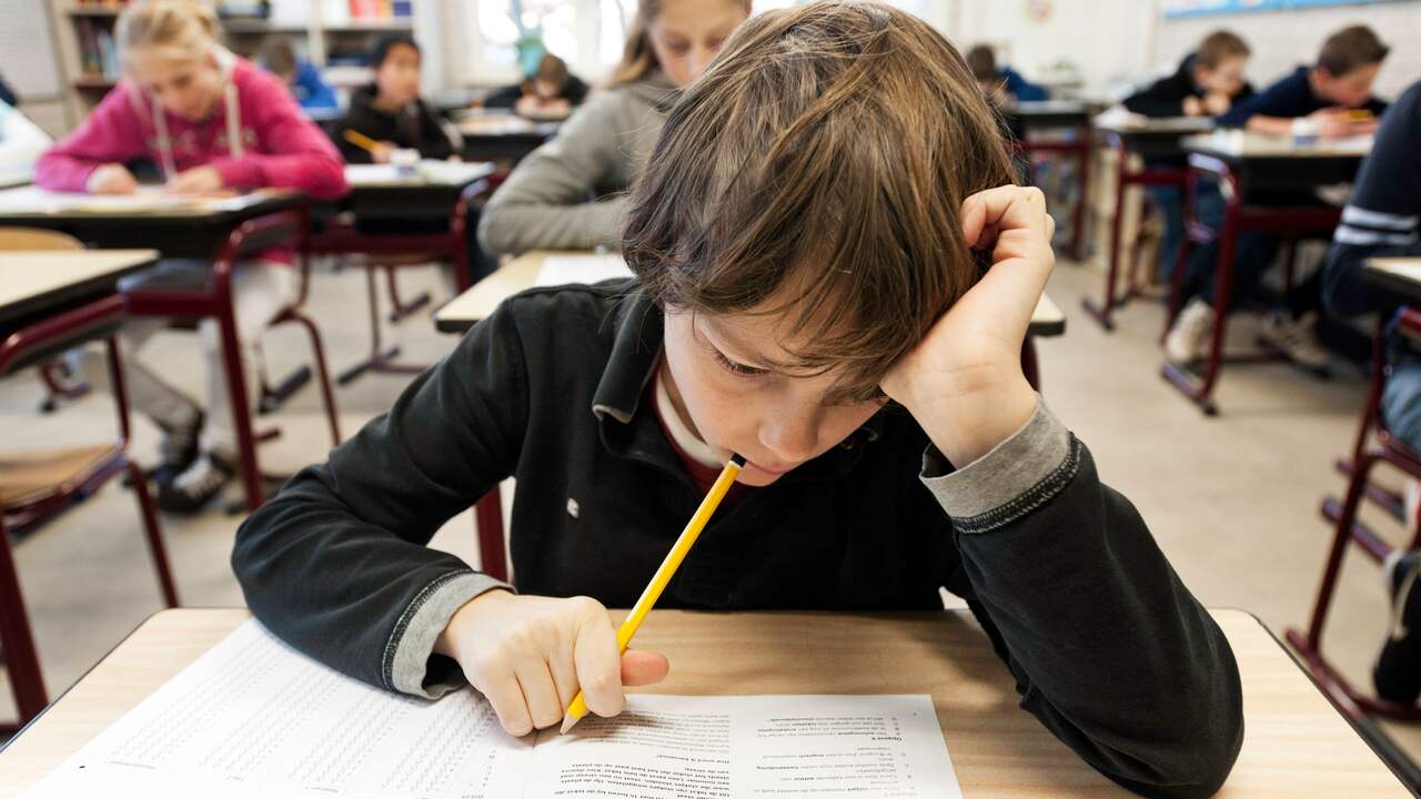 Vwo'ers in tijdnood bij wiskunde A | Eindexamens | NU.nl