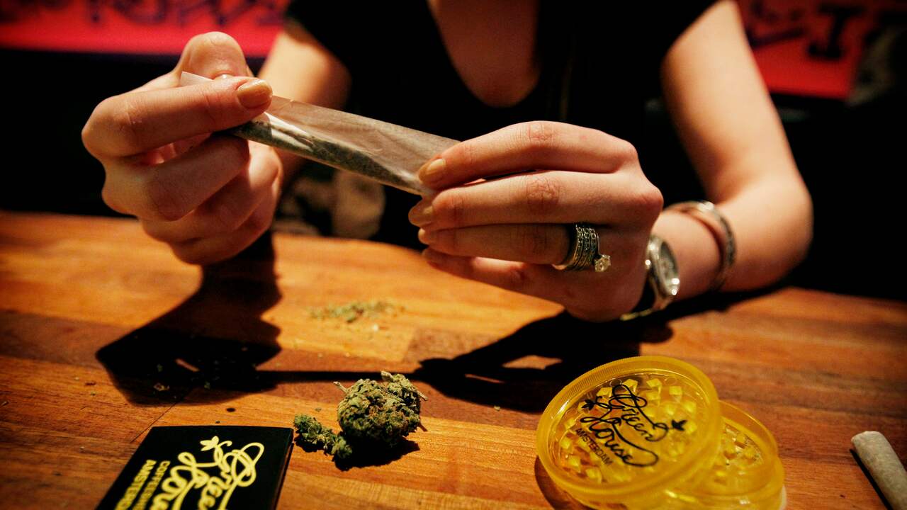 Verscherpt toezicht aan grens bij coffeeshop | Binnenland | NU.nl Verscherpt toezicht aan grens bij coffeeshop | Binnenland | NU.nl