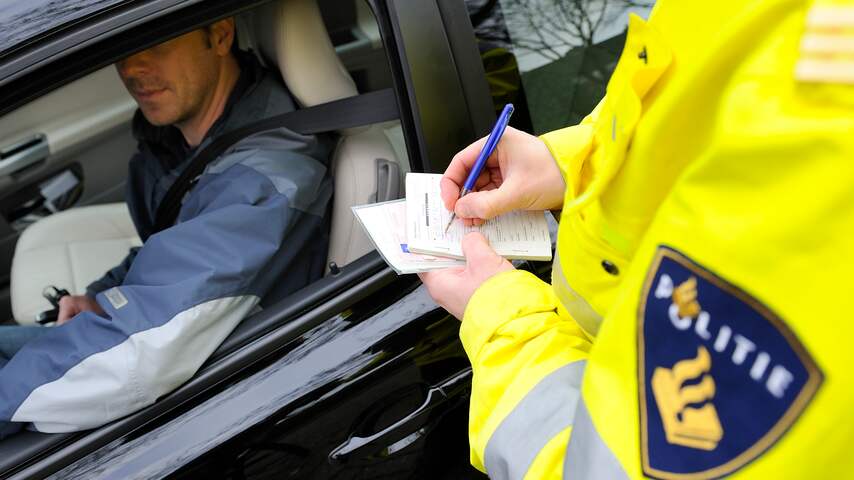 Papieren bekeuring verdwijnt in 2016 | Algemeen | NU.nl