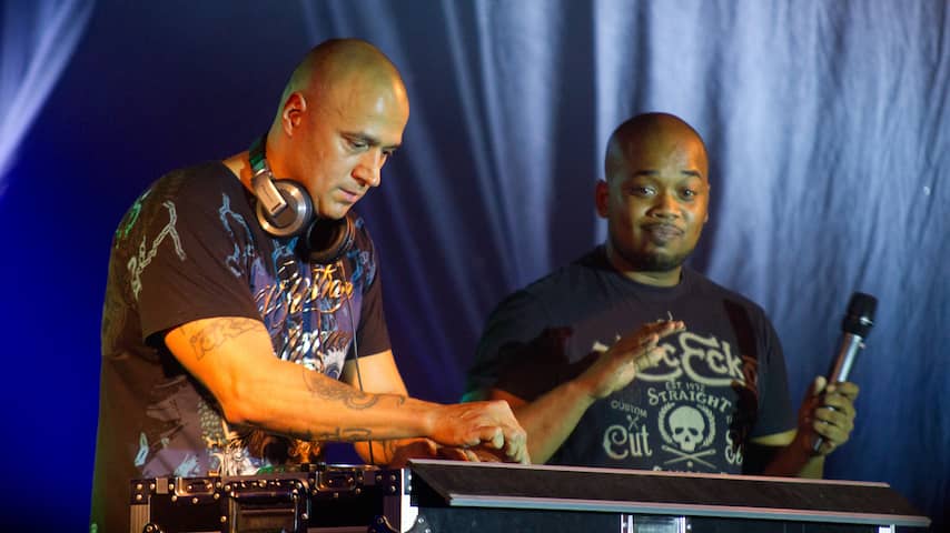 Paul Elstak en Headhunterz te zien tijdens Supersized Kingsday ...