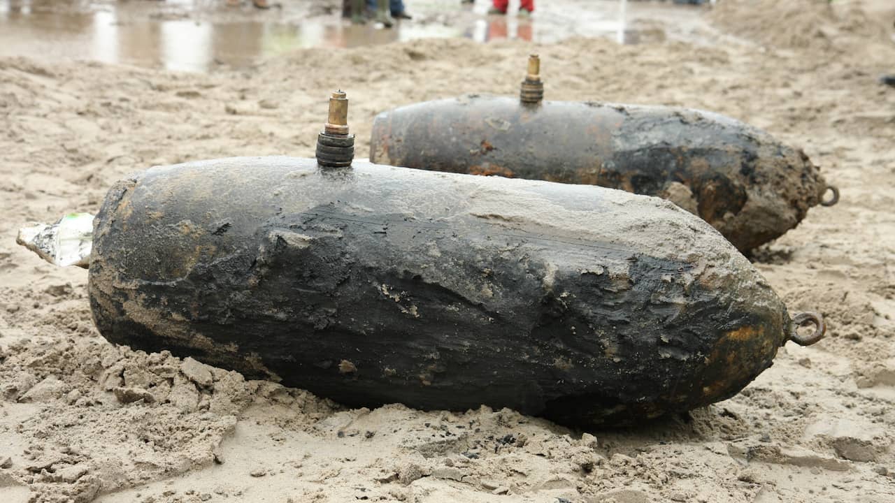 Al 14 bommen gevonden langs rivier Deventer | Binnenland | NU.nl