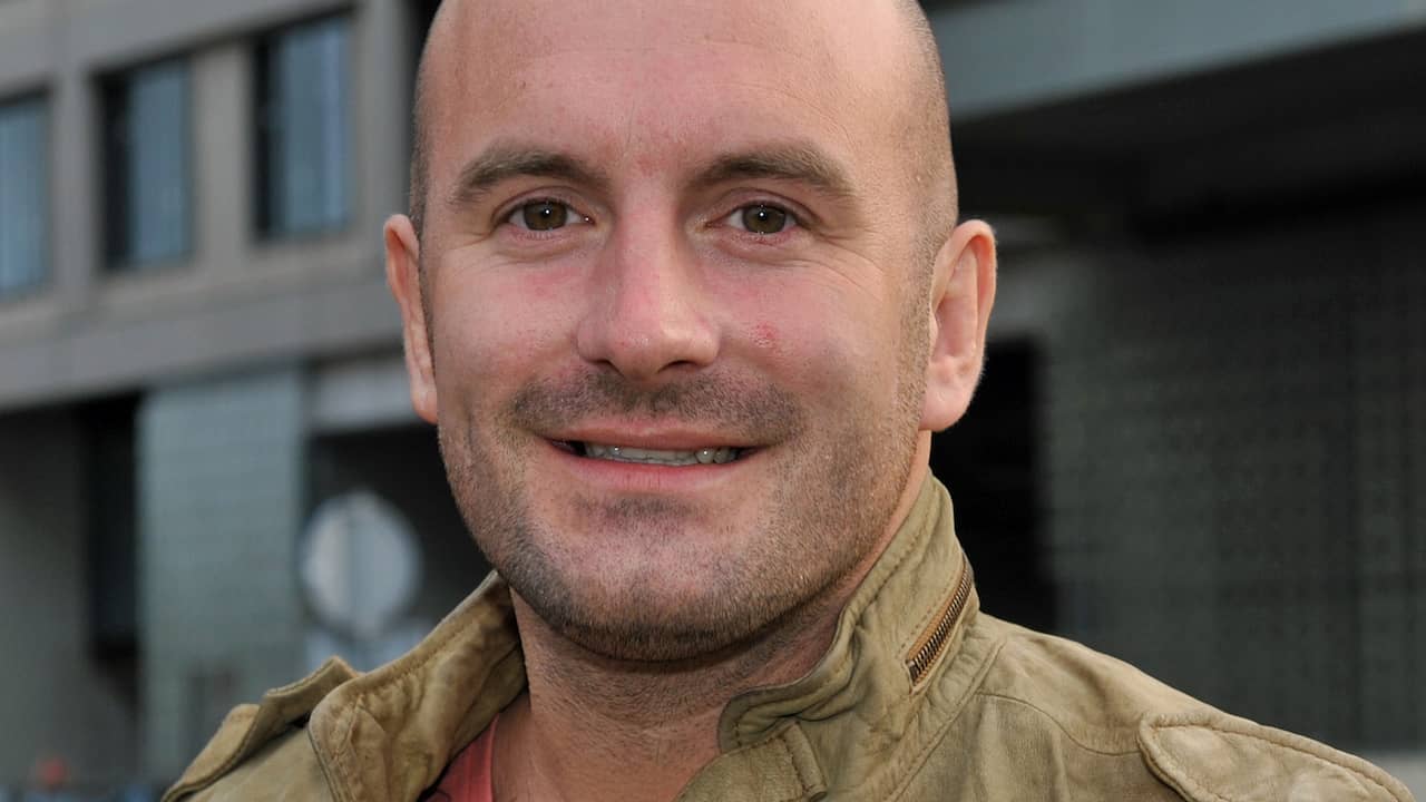 Dean Saunders verheugd dat hij weer op vrije voeten is | Achterklap | NU.nl