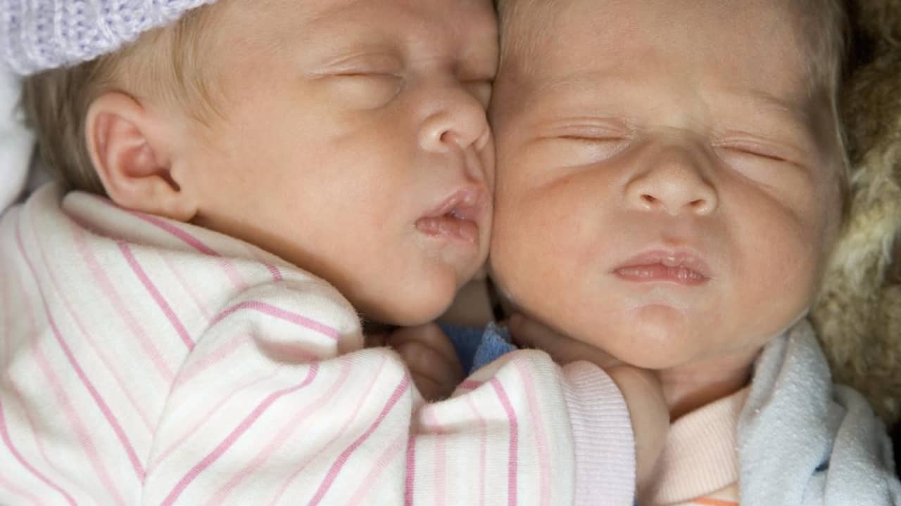 'Tweeling 24 dagen na elkaar geboren' | Overig | NU.nl